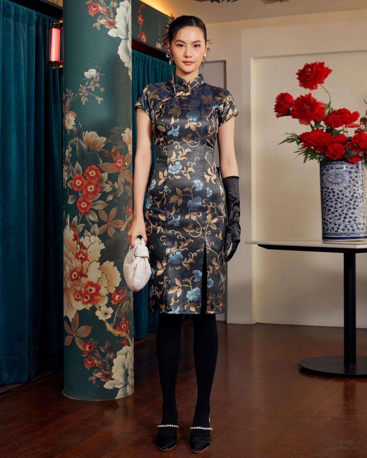 CLASSIC SHORT QIPAO 2023 – PETCHPLOY BRAND
